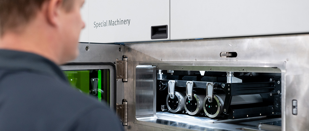 Innovative 3D printing technology with the Schaeffler Aerosint Recoater ...