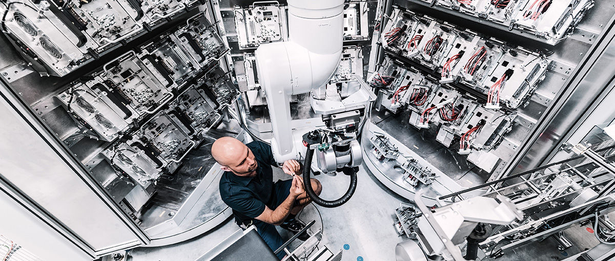 Extended service life for machines and systems | Schaeffler Special ...